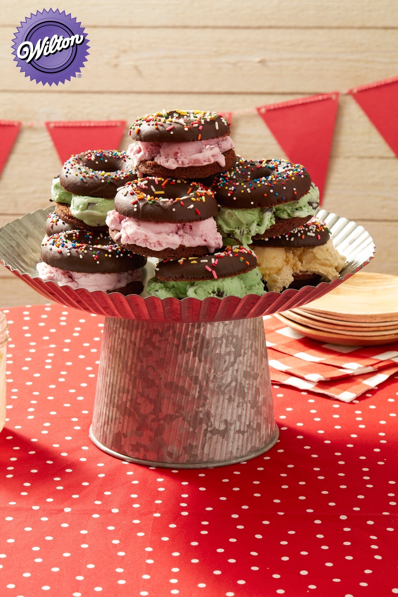 Chocolade donut ijs sandwiches