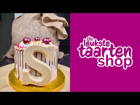 Sinterklaas Red Velvet Driptaart - deleukstetaartenshop.nl