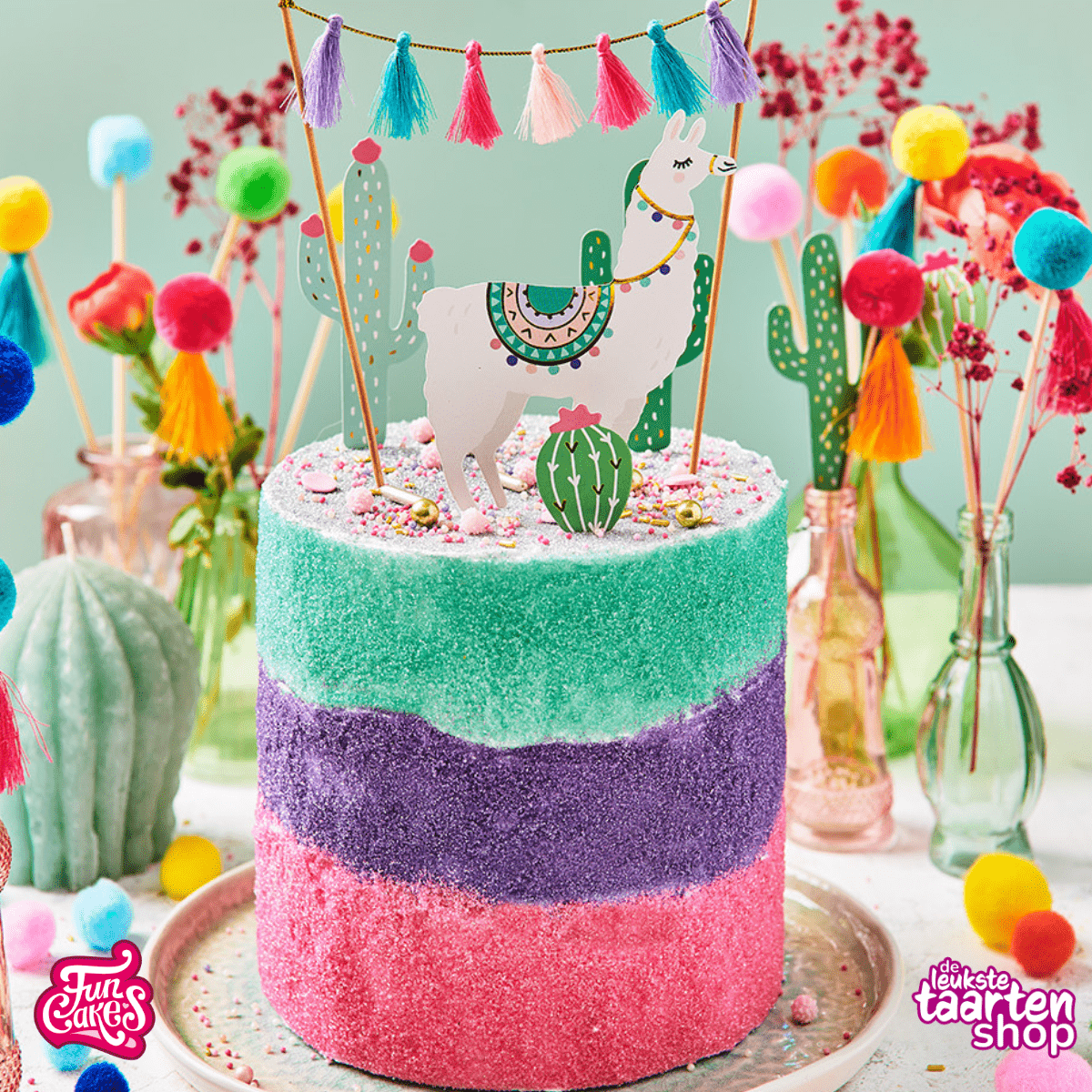 Lama Taart met Sanding Sugars