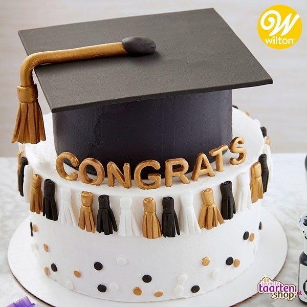 how to make a graduation cake